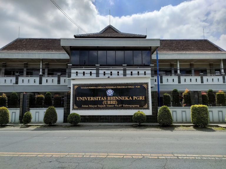 Maukuliah | Universitas Bhinneka PGRI Tulungagung